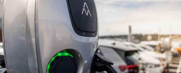 1,300 parkeringsplatser i stockholm får Charge Amps laddare