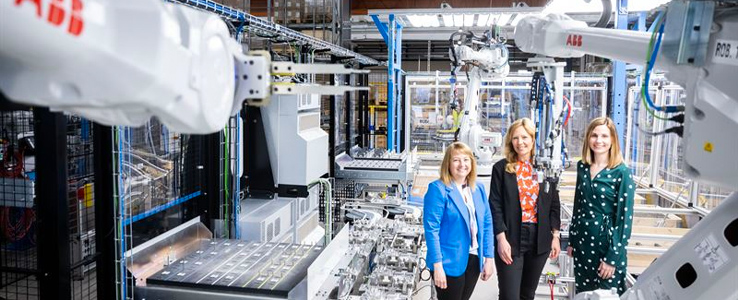 ABB öppnar ny helautomatiserad produktionslina i Västerås